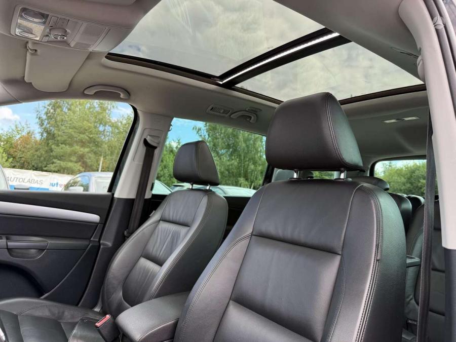 Black Volkswagen Sharan 2011 in Ukmerge, with an engine capacity of 1.97 L and mileage of 250 thousand km for 7850 €, photo 16 on AUTOMOTO.COM.LV