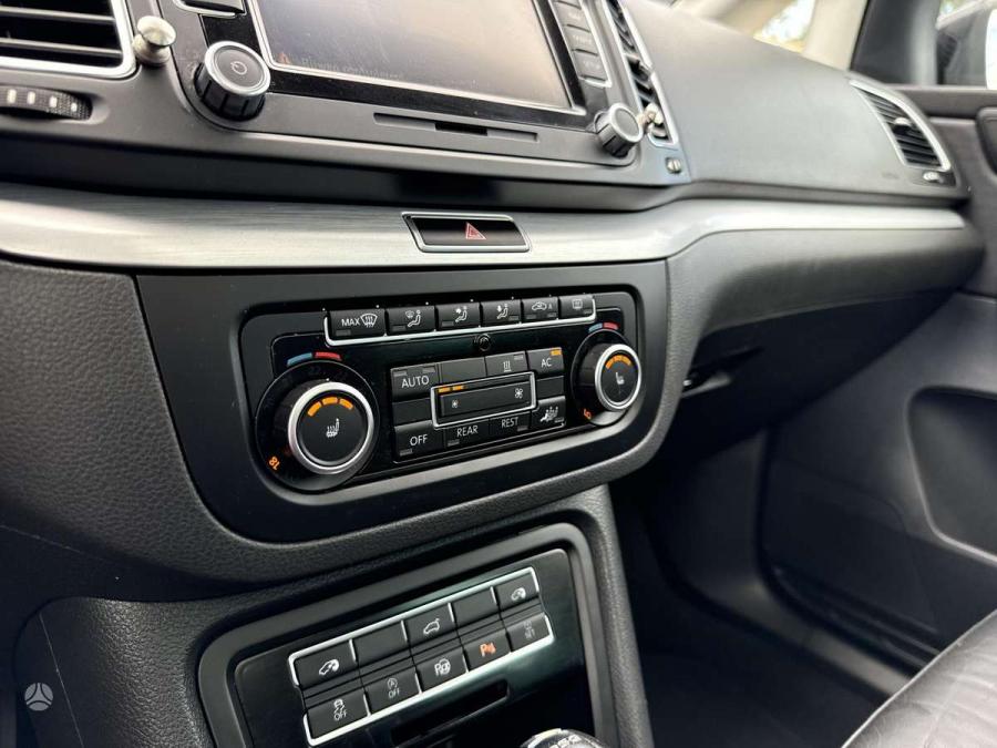 Black Volkswagen Sharan 2011 in Ukmerge, with an engine capacity of 1.97 L and mileage of 250 thousand km for 7850 €, photo 17 on AUTOMOTO.COM.LV