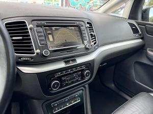 Black Volkswagen Sharan 2011 in Ukmerge, with an engine capacity of 1.97 L and mileage of 250 thousand km for 7850 €, photo 18 on AUTOMOTO.COM.LV