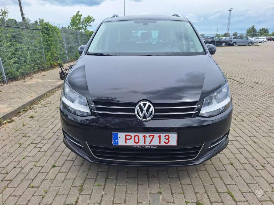 Black Volkswagen Sharan 2011 in Marijampole, with an engine capacity of 1.97 L and mileage of 311 thousand km for 7200 €, photo 4 on AUTOMOTO.COM.LV