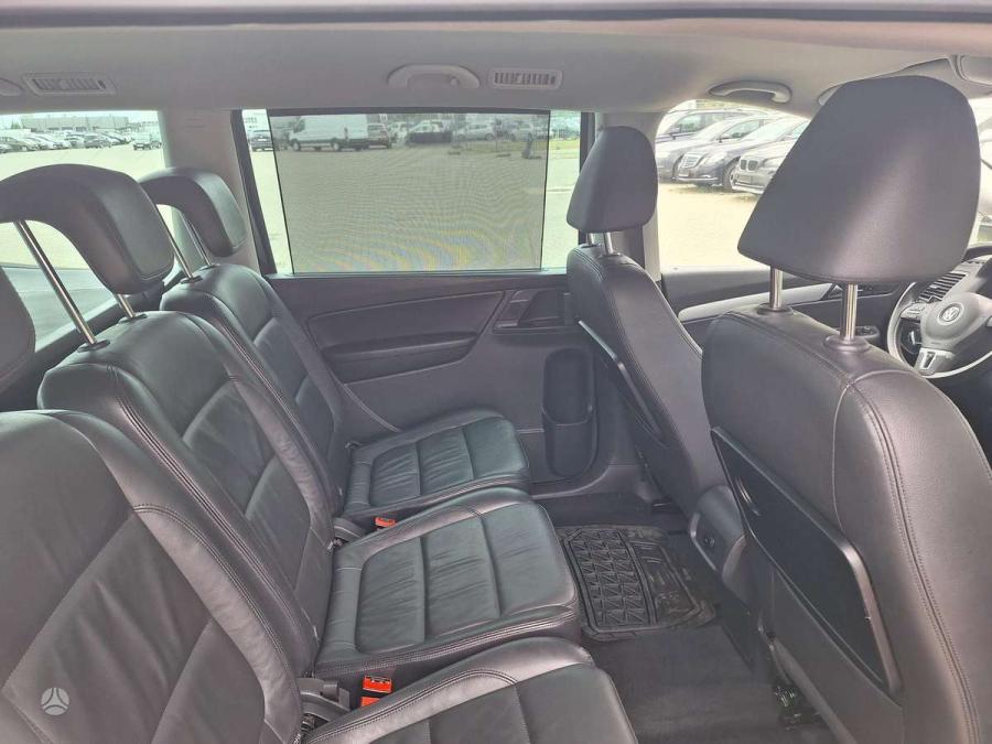 Black Volkswagen Sharan 2011 in Marijampole, with an engine capacity of 1.97 L and mileage of 311 thousand km for 7200 €, photo 13 on AUTOMOTO.COM.LV
