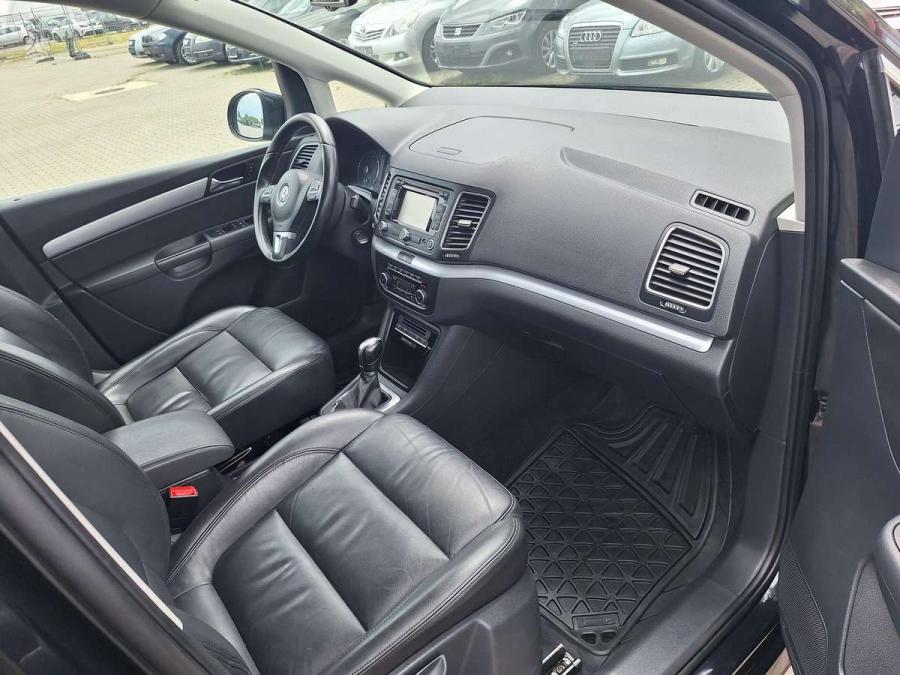 Black Volkswagen Sharan 2011 in Marijampole, with an engine capacity of 1.97 L and mileage of 311 thousand km for 7200 €, photo 14 on AUTOMOTO.COM.LV