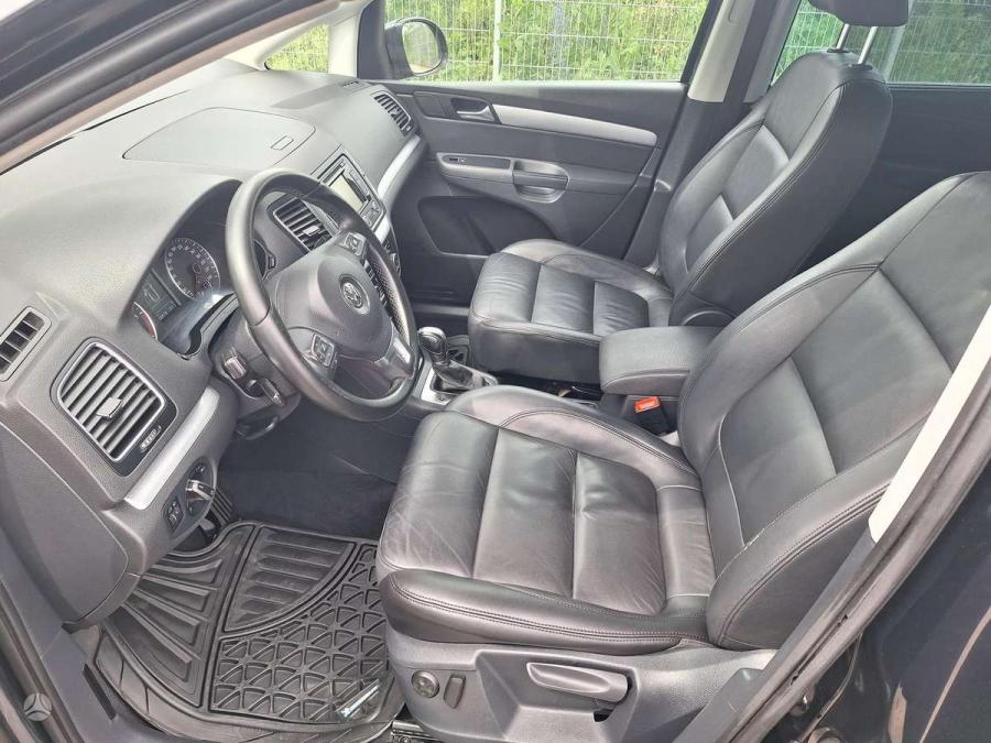 Black Volkswagen Sharan 2011 in Marijampole, with an engine capacity of 1.97 L and mileage of 311 thousand km for 7200 €, photo 17 on AUTOMOTO.COM.LV