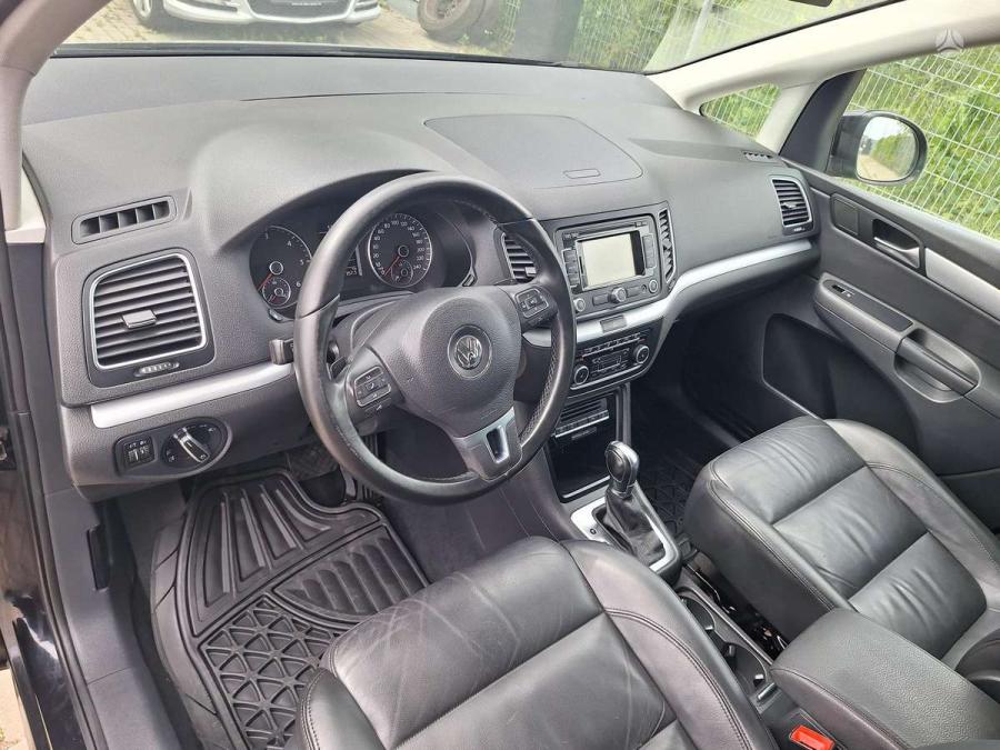 Black Volkswagen Sharan 2011 in Marijampole, with an engine capacity of 1.97 L and mileage of 311 thousand km for 7200 €, photo 18 on AUTOMOTO.COM.LV