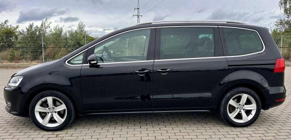 Black Volkswagen Sharan 2011 in Marijampole, with an engine capacity of 1.97 L and mileage of 303 thousand km for 7650 €, photo 5 on AUTOMOTO.COM.LV