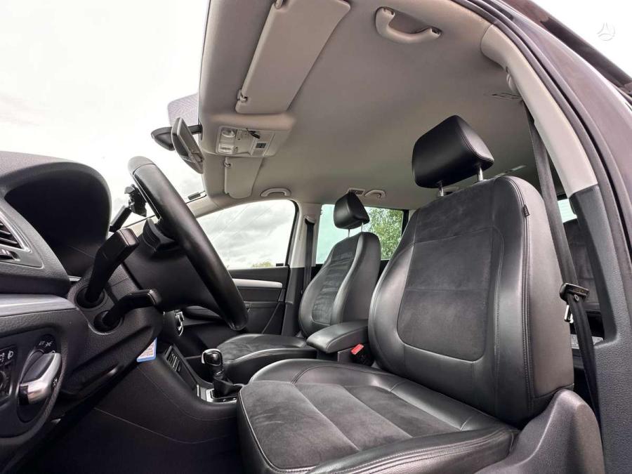 Melns Volkswagen Sharan 2011 Marijampole, ar dzinēja tilpumu 1.97 L un nobraukumu 303 tūkst. km par 7650 €, foto 15 vietnē AUTOMOTO.COM.LV