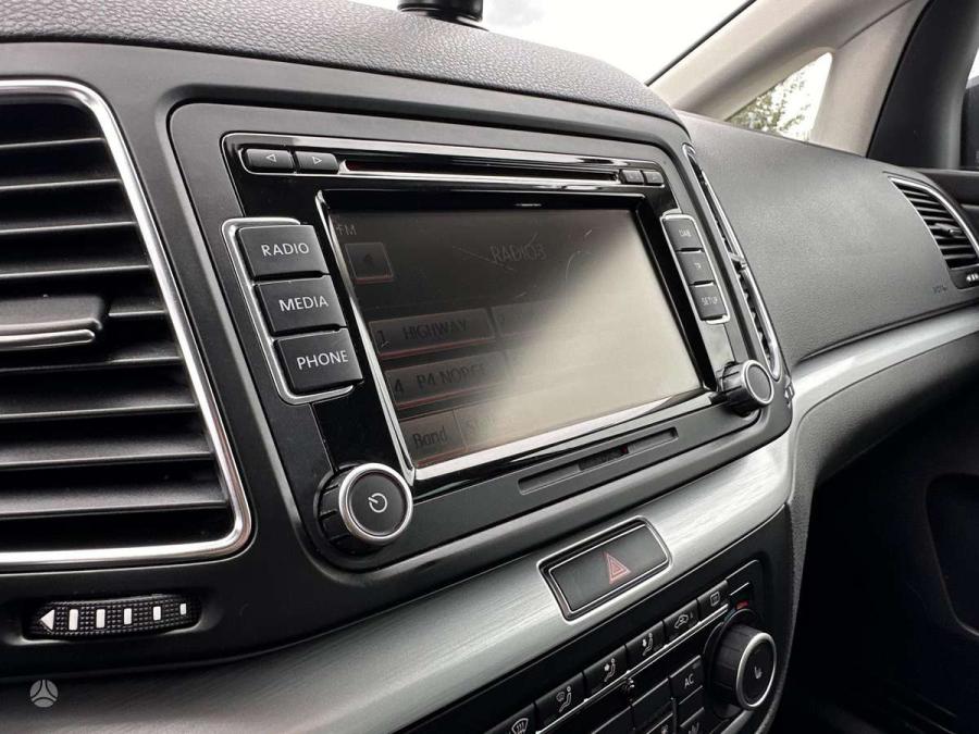 Melns Volkswagen Sharan 2011 Marijampole, ar dzinēja tilpumu 1.97 L un nobraukumu 303 tūkst. km par 7650 €, foto 21 vietnē AUTOMOTO.COM.LV
