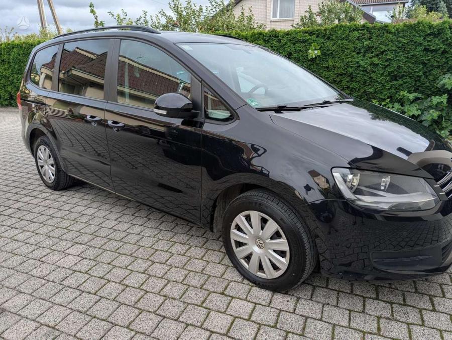 Black Volkswagen Sharan 2011 in Marijampole, with an engine capacity of 1.97 L and mileage of 293 thousand km for 5750 €, photo 1 on AUTOMOTO.COM.LV