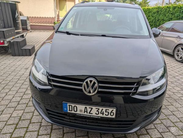 Black Volkswagen Sharan 2011 in Marijampole, with an engine capacity of 1.97 L and mileage of 293 thousand km for 5750 €, photo 3 on AUTOMOTO.COM.LV
