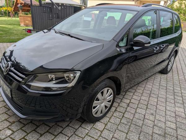 Black Volkswagen Sharan 2011 in Marijampole, with an engine capacity of 1.97 L and mileage of 293 thousand km for 5750 €, photo 4 on AUTOMOTO.COM.LV