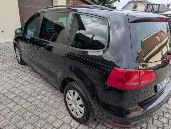 Black Volkswagen Sharan 2011 in Marijampole, with an engine capacity of 1.97 L and mileage of 293 thousand km for 5750 €, photo 5 on AUTOMOTO.COM.LV