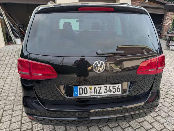 Black Volkswagen Sharan 2011 in Marijampole, with an engine capacity of 1.97 L and mileage of 293 thousand km for 5750 €, photo 6 on AUTOMOTO.COM.LV