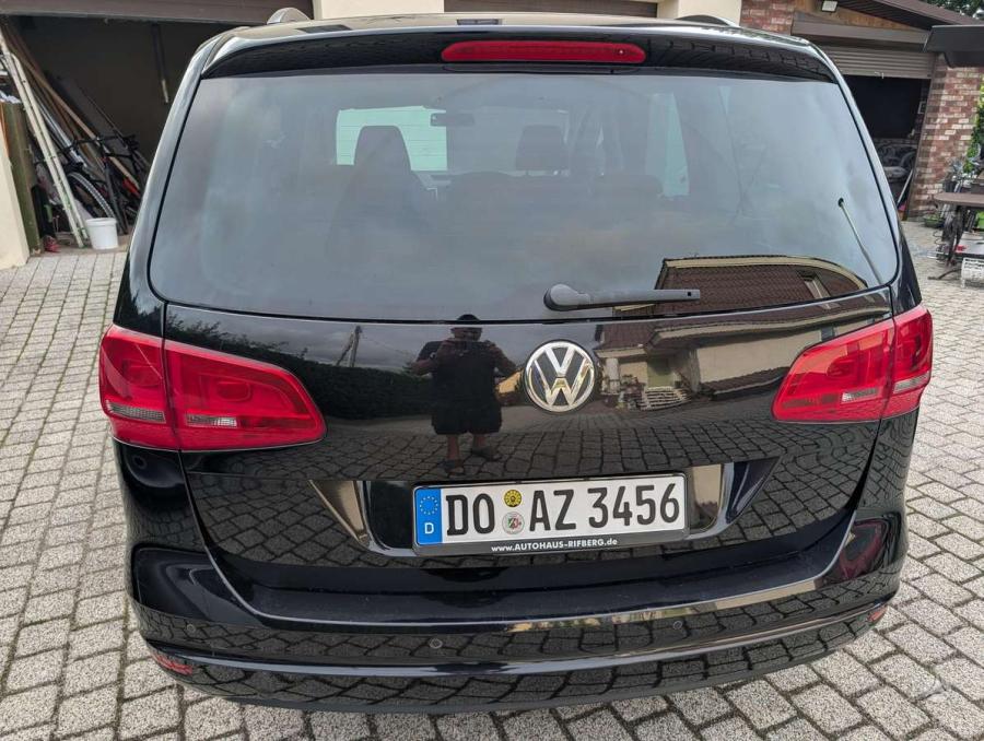 Black Volkswagen Sharan 2011 in Marijampole, with an engine capacity of 1.97 L and mileage of 293 thousand km for 5750 €, photo 6 on AUTOMOTO.COM.LV