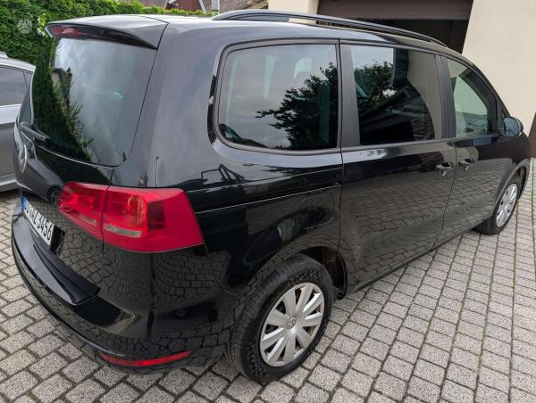 Black Volkswagen Sharan 2011 in Marijampole, with an engine capacity of 1.97 L and mileage of 293 thousand km for 5750 €, photo 7 on AUTOMOTO.COM.LV