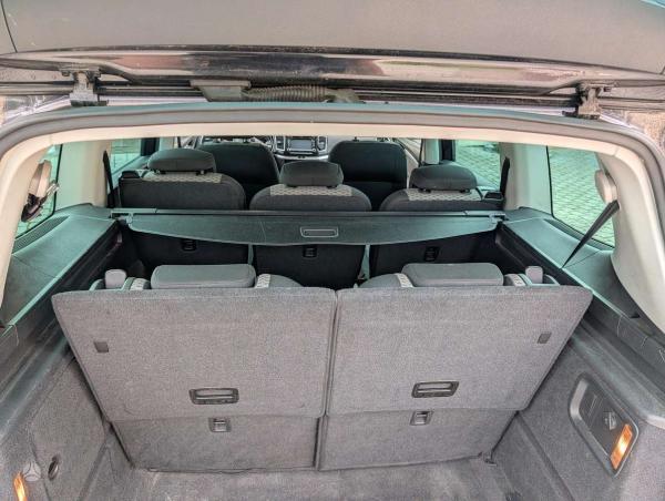 Black Volkswagen Sharan 2011 in Marijampole, with an engine capacity of 1.97 L and mileage of 293 thousand km for 5750 €, photo 11 on AUTOMOTO.COM.LV