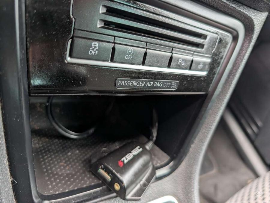 Black Volkswagen Sharan 2011 in Marijampole, with an engine capacity of 1.97 L and mileage of 293 thousand km for 5750 €, photo 19 on AUTOMOTO.COM.LV