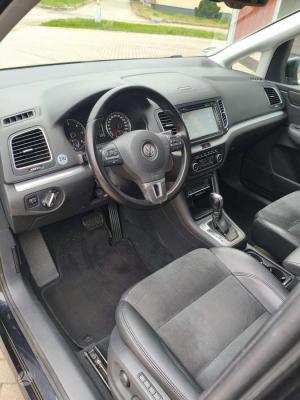 Black Volkswagen Sharan 2011 in Marijampole, with an engine capacity of 1.97 L and mileage of 238 thousand km for 8900 €, photo 12 on AUTOMOTO.COM.LV