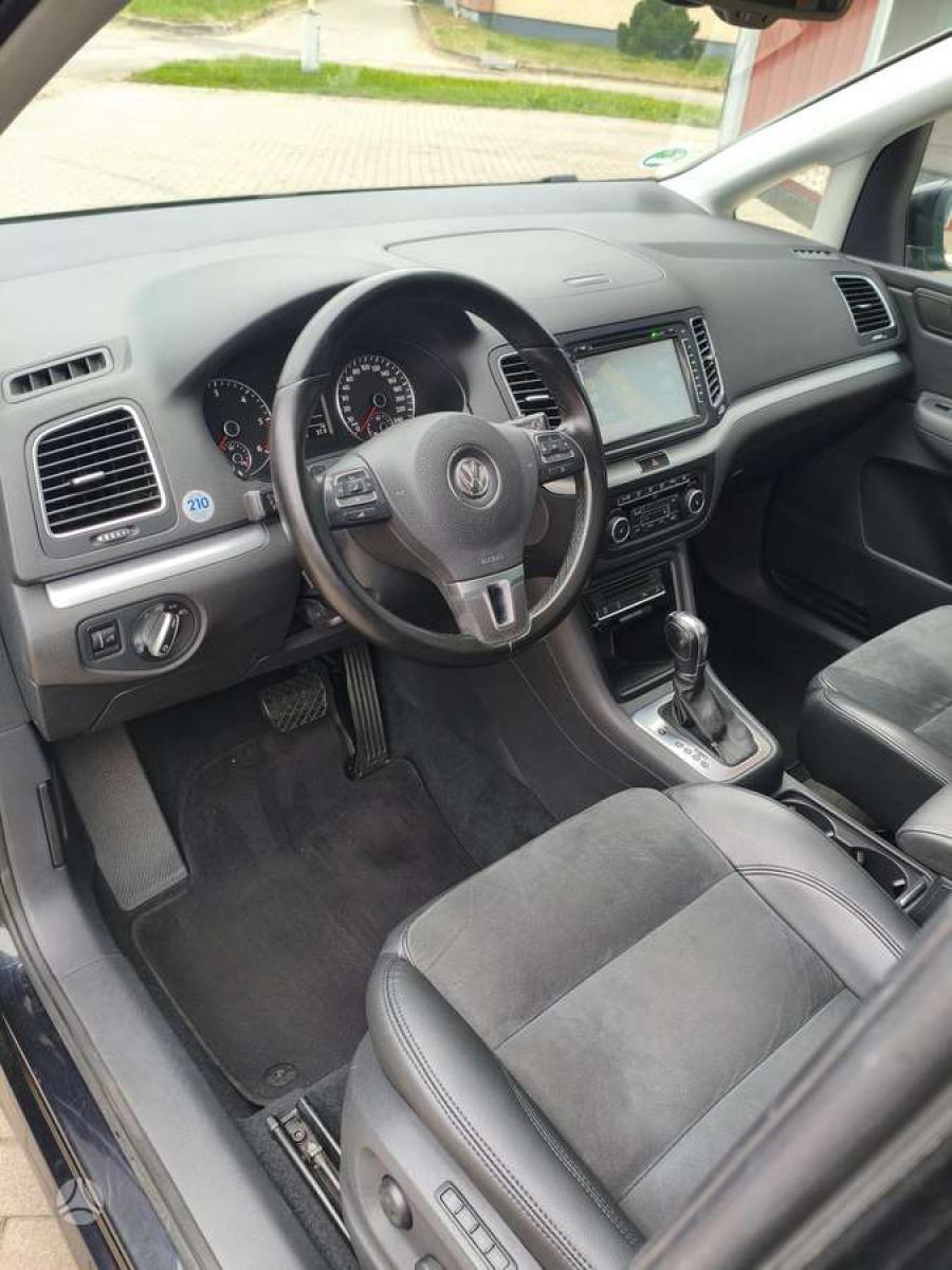Black Volkswagen Sharan 2011 in Marijampole, with an engine capacity of 1.97 L and mileage of 238 thousand km for 8900 €, photo 12 on AUTOMOTO.COM.LV