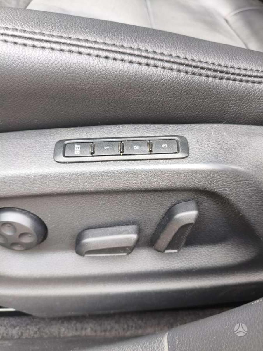 Black Volkswagen Sharan 2011 in Marijampole, with an engine capacity of 1.97 L and mileage of 238 thousand km for 8900 €, photo 14 on AUTOMOTO.COM.LV
