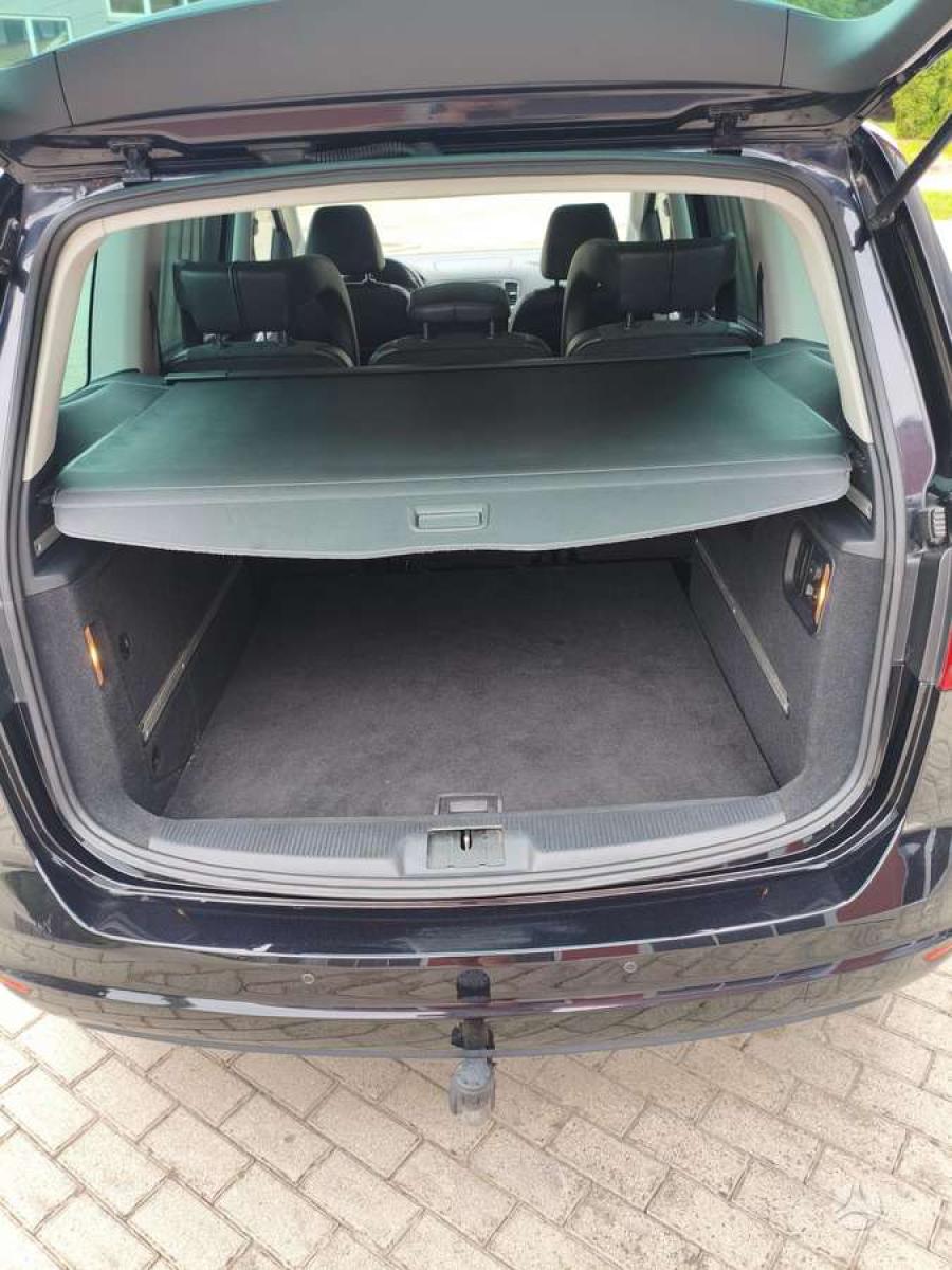 Black Volkswagen Sharan 2011 in Marijampole, with an engine capacity of 1.97 L and mileage of 238 thousand km for 8900 €, photo 19 on AUTOMOTO.COM.LV