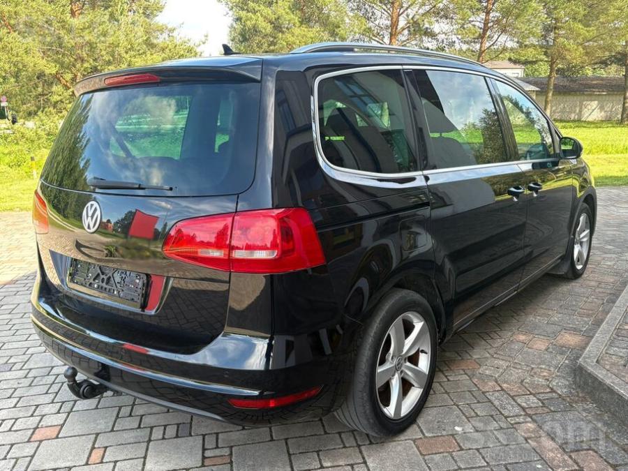 Black Volkswagen Sharan 2012 in Jelgava, with an engine capacity of 2.00 L and mileage of 168 thousand km for 8950 €, photo 3 on AUTOMOTO.COM.LV