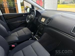 Black Volkswagen Sharan 2012 in Jelgava, with an engine capacity of 2.00 L and mileage of 168 thousand km for 8950 €, photo 11 on AUTOMOTO.COM.LV