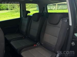 Black Volkswagen Sharan 2012 in Jelgava, with an engine capacity of 2.00 L and mileage of 168 thousand km for 8950 €, photo 16 on AUTOMOTO.COM.LV