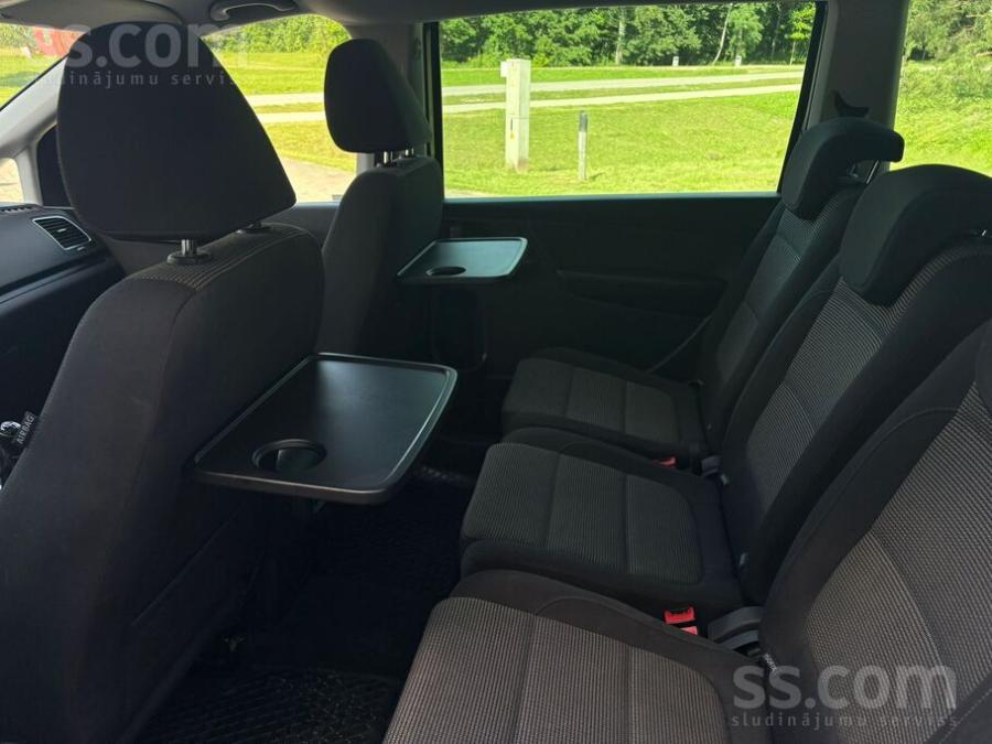 Black Volkswagen Sharan 2012 in Jelgava, with an engine capacity of 2.00 L and mileage of 168 thousand km for 8950 €, photo 17 on AUTOMOTO.COM.LV