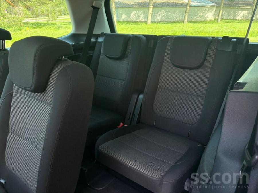 Black Volkswagen Sharan 2012 in Jelgava, with an engine capacity of 2.00 L and mileage of 168 thousand km for 8950 €, photo 18 on AUTOMOTO.COM.LV