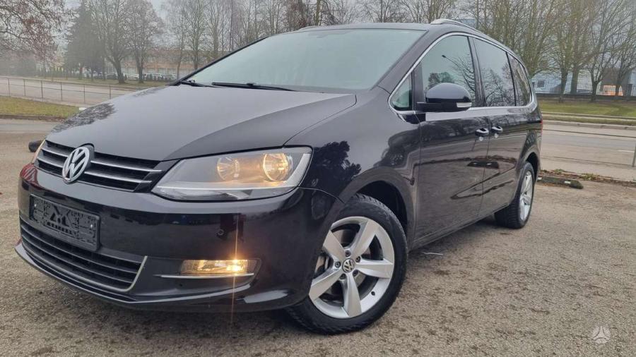 Black Volkswagen Sharan 2012 in Siauliai, with an engine capacity of 1.97 L and mileage of 206 thousand km for 7999 €, photo 1 on AUTOMOTO.COM.LV
