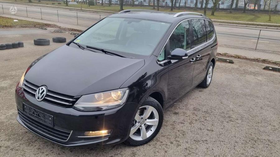 Black Volkswagen Sharan 2012 in Siauliai, with an engine capacity of 1.97 L and mileage of 206 thousand km for 7999 €, photo 3 on AUTOMOTO.COM.LV