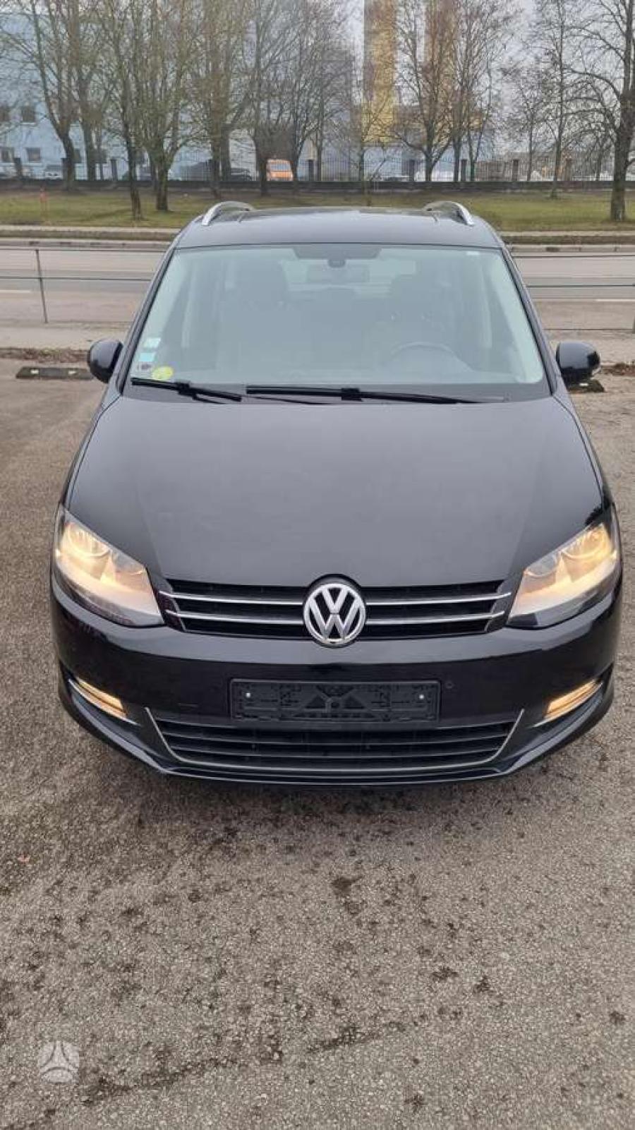 Black Volkswagen Sharan 2012 in Siauliai, with an engine capacity of 1.97 L and mileage of 206 thousand km for 7999 €, photo 4 on AUTOMOTO.COM.LV