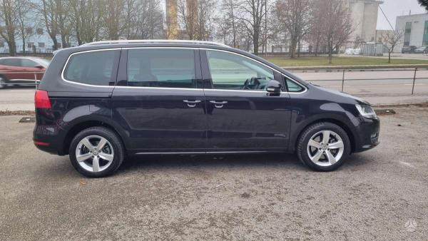 Black Volkswagen Sharan 2012 in Siauliai, with an engine capacity of 1.97 L and mileage of 206 thousand km for 7999 €, photo 6 on AUTOMOTO.COM.LV