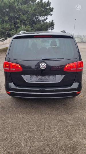 Black Volkswagen Sharan 2012 in Siauliai, with an engine capacity of 1.97 L and mileage of 206 thousand km for 7999 €, photo 9 on AUTOMOTO.COM.LV