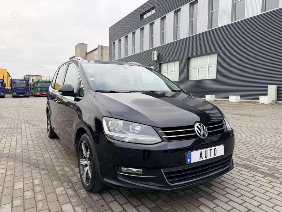 Black Volkswagen Sharan 2012 in Taurage, with an engine capacity of 1.97 L and mileage of 262 thousand km for 7999 €, photo 1 on AUTOMOTO.COM.LV