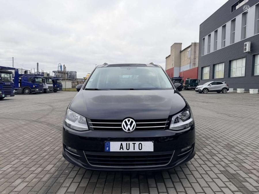 Black Volkswagen Sharan 2012 in Taurage, with an engine capacity of 1.97 L and mileage of 262 thousand km for 7999 €, photo 2 on AUTOMOTO.COM.LV