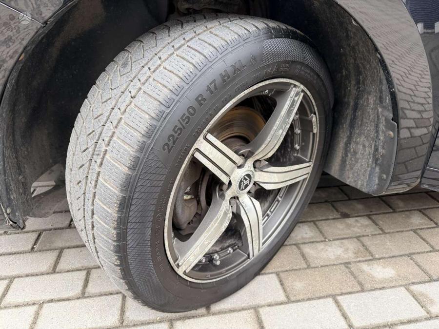 Black Volkswagen Sharan 2012 in Taurage, with an engine capacity of 1.97 L and mileage of 262 thousand km for 7999 €, photo 5 on AUTOMOTO.COM.LV