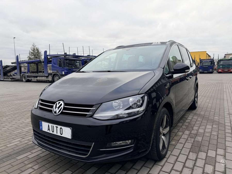Black Volkswagen Sharan 2012 in Taurage, with an engine capacity of 1.97 L and mileage of 217 thousand km for 7999 €, photo 3 on AUTOMOTO.COM.LV