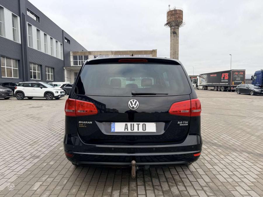 Black Volkswagen Sharan 2012 in Taurage, with an engine capacity of 1.97 L and mileage of 217 thousand km for 7999 €, photo 7 on AUTOMOTO.COM.LV