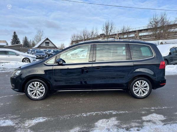 Black Volkswagen Sharan 2012 in Telschi, with an engine capacity of 1.97 L and mileage of 255 thousand km for 9700 €, photo 4 on AUTOMOTO.COM.LV