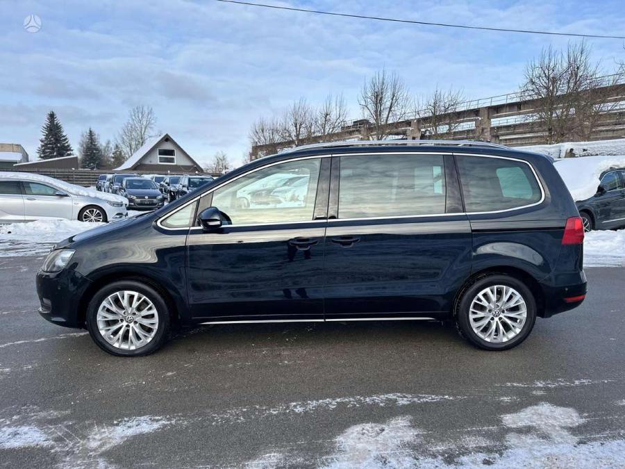 Black Volkswagen Sharan 2012 in Telschi, with an engine capacity of 1.97 L and mileage of 255 thousand km for 9700 €, photo 4 on AUTOMOTO.COM.LV