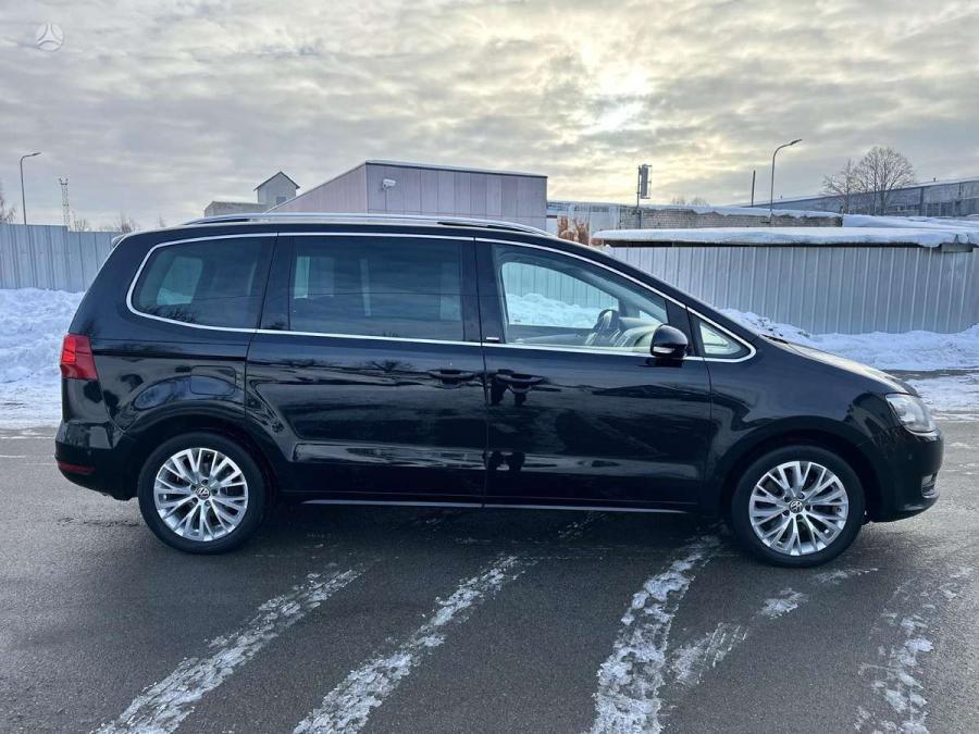 Black Volkswagen Sharan 2012 in Telschi, with an engine capacity of 1.97 L and mileage of 255 thousand km for 9700 €, photo 8 on AUTOMOTO.COM.LV