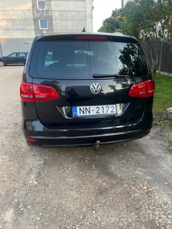 Black Volkswagen Sharan 2012 in Riga, with an engine capacity of 2.00 L and mileage of 300 thousand km for 8500 €, photo 2 on AUTOMOTO.COM.LV