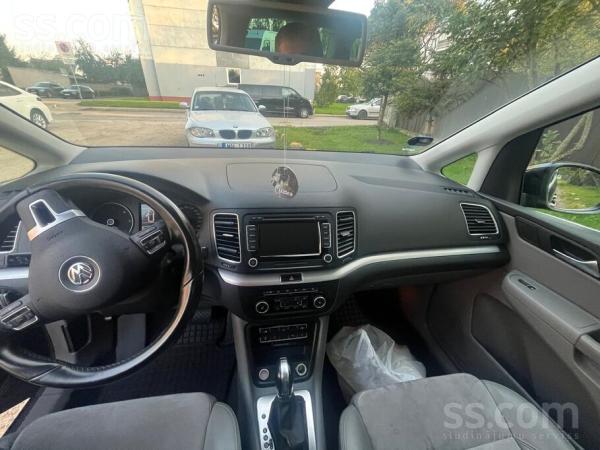 Black Volkswagen Sharan 2012 in Riga, with an engine capacity of 2.00 L and mileage of 300 thousand km for 8500 €, photo 3 on AUTOMOTO.COM.LV