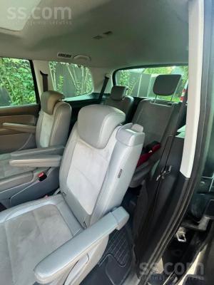 Black Volkswagen Sharan 2012 in Riga, with an engine capacity of 2.00 L and mileage of 300 thousand km for 8500 €, photo 6 on AUTOMOTO.COM.LV