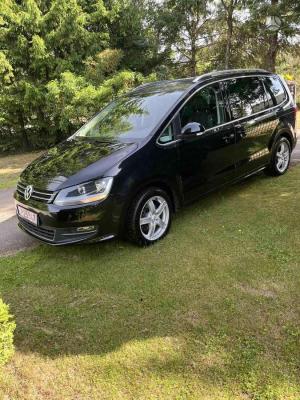 Black Volkswagen Sharan 2012 in Jurbarkas, with an engine capacity of 1.39 L and mileage of 181 thousand km for 7850 €, photo  on AUTOMOTO.COM.LV