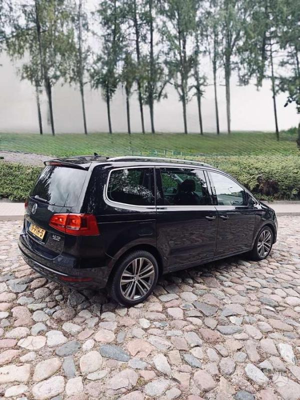 Black Volkswagen Sharan 2012 in Utena, with an engine capacity of 1.97 L and mileage of 247 thousand km for 11750 €, photo 7 on AUTOMOTO.COM.LV