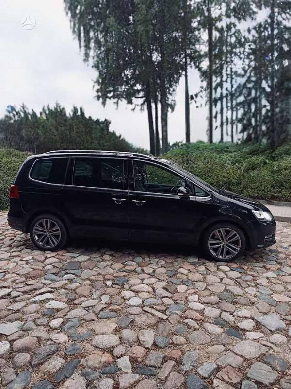 Black Volkswagen Sharan 2012 in Utena, with an engine capacity of 1.97 L and mileage of 247 thousand km for 11750 €, photo 9 on AUTOMOTO.COM.LV