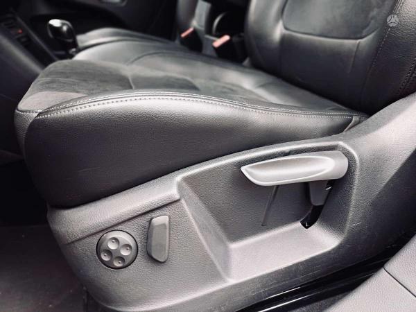Black Volkswagen Sharan 2012 in Utena, with an engine capacity of 1.97 L and mileage of 247 thousand km for 11750 €, photo 10 on AUTOMOTO.COM.LV