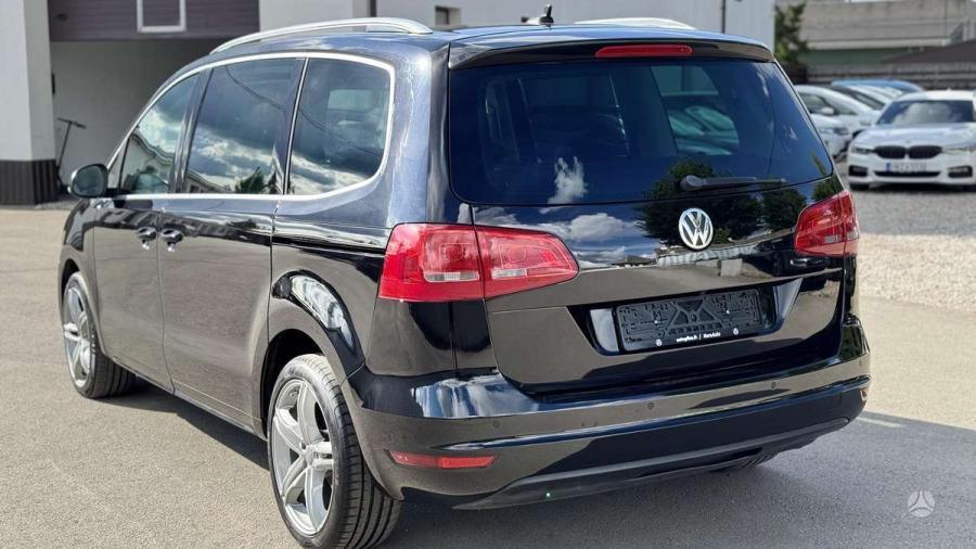 Black Volkswagen Sharan 2012 in Telschi, with an engine capacity of 1.97 L and mileage of 268 thousand km for 8900 €, photo 7 on AUTOMOTO.COM.LV